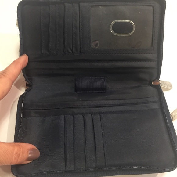 thirty-one | Bags | Thirtyone Wallet Blue White Floral Zip Around ...